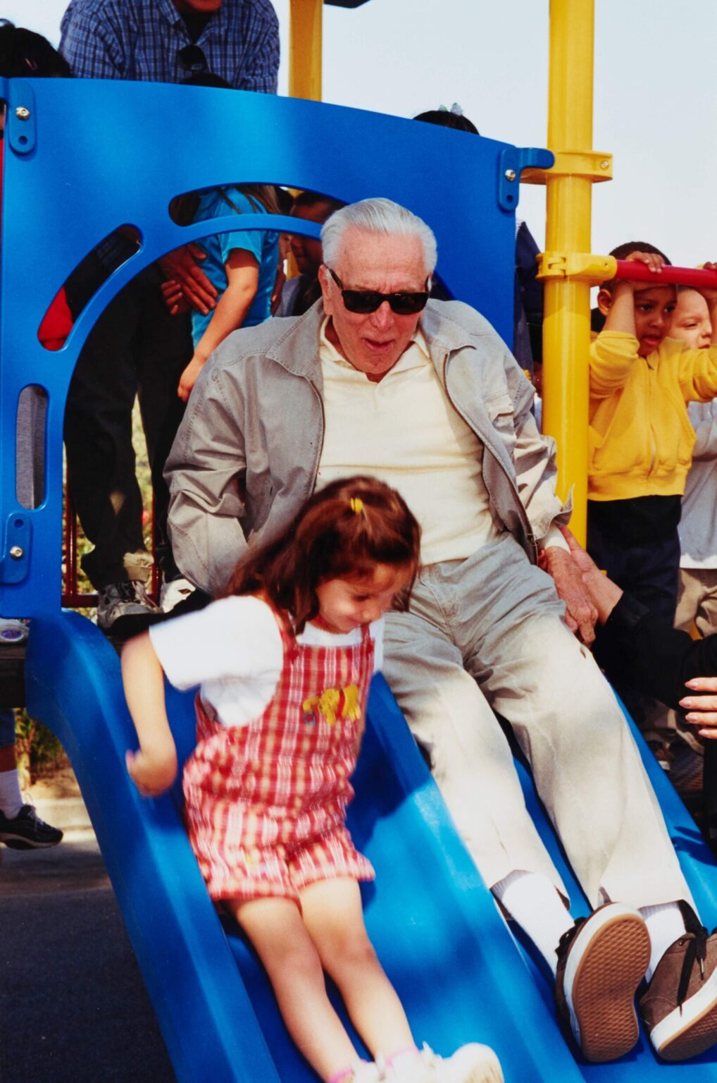 Bio – Kirk Douglas